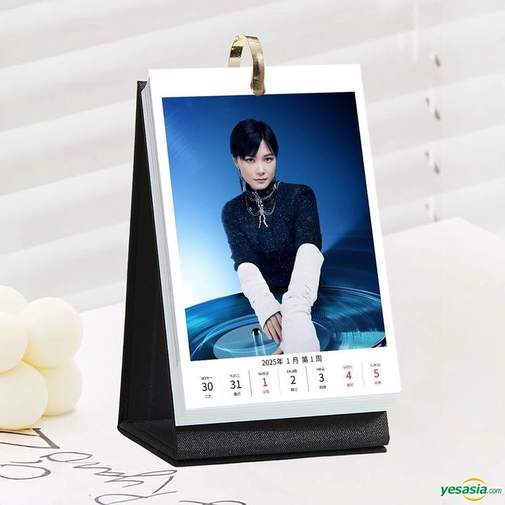 YESASIA : 2025年座枱周歷 : 李宇春 掛曆,海報/寫真集 - - 生活百貨及精品 - 郵費全免