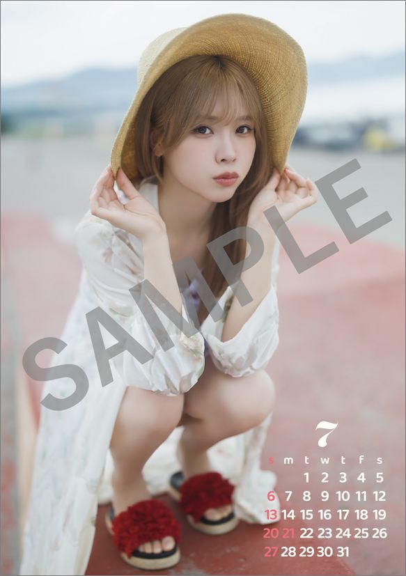 YESASIA: Liyuu 2025 Desktop Calendar (Japan Version) CALENDAR,FEMALE STARS,PHOTO/POSTER - Liyuu ...