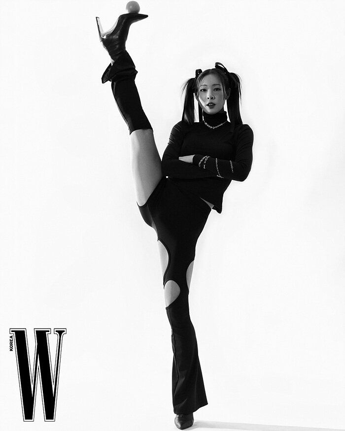 YESASIA : W Korea 2024 Vol. 4 (BLACKPINK: JISOO Cover) (Type B) 寫真集 ,男 ...