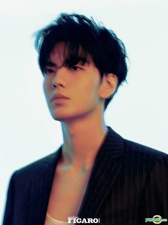 YESASIA : Madame Figaro China 雜誌 - 2023年11月 (封面 - 畢雯珺) 海報/寫真集 - 畢雯珺 - 華人明星精品 - 郵費全免 - 北美網站