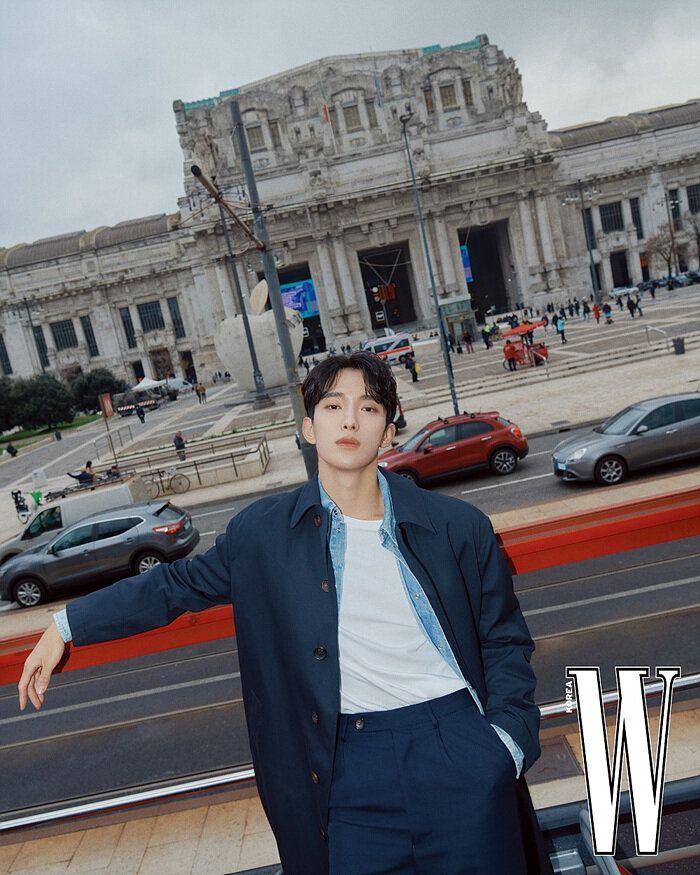 YESASIA : W Korea 2024 Vol. 4 (BLACKPINK: Ji Soo Cover) (Type C ...