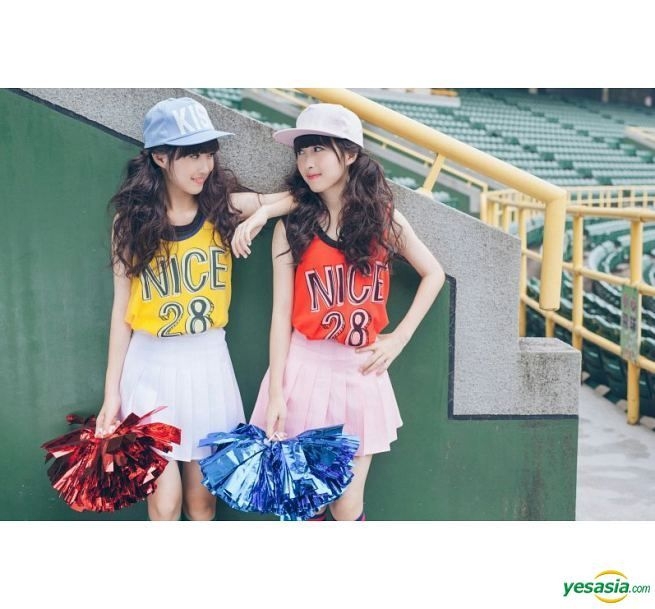YESASIA: Image Gallery - Sandy & Mandy Photobook