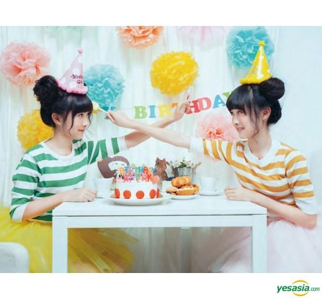 YESASIA: Image Gallery - Sandy & Mandy Photobook